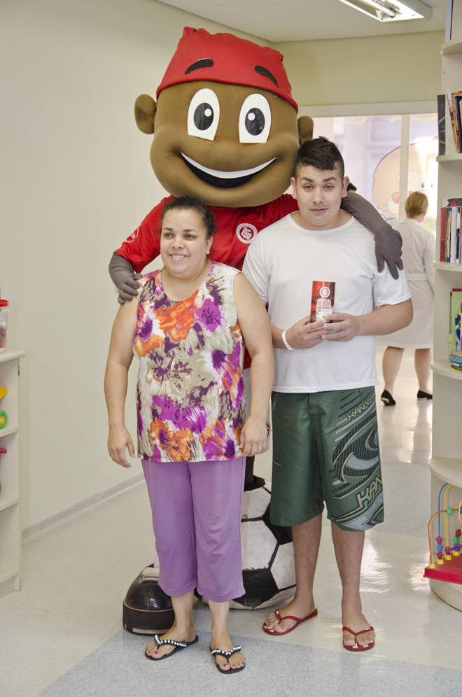 Saci do Inter visita crianças e adultos internados - Portal Hospital de ...