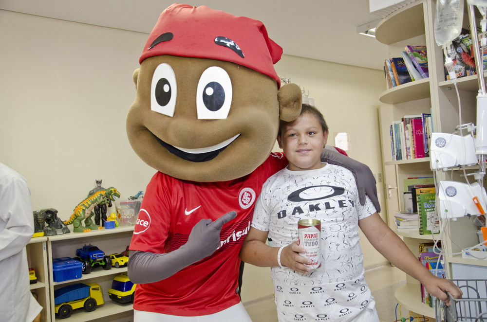 Saci do Inter visita crianças e adultos internados - Portal Hospital de ...
